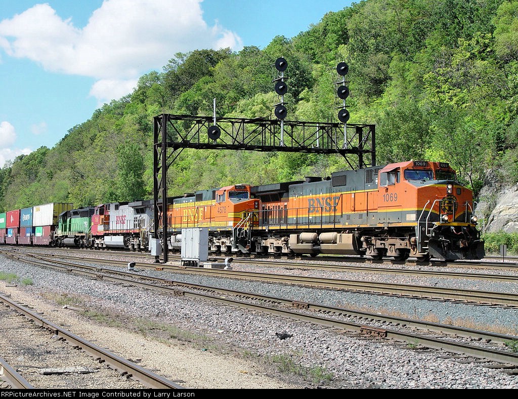 BNSF 1069